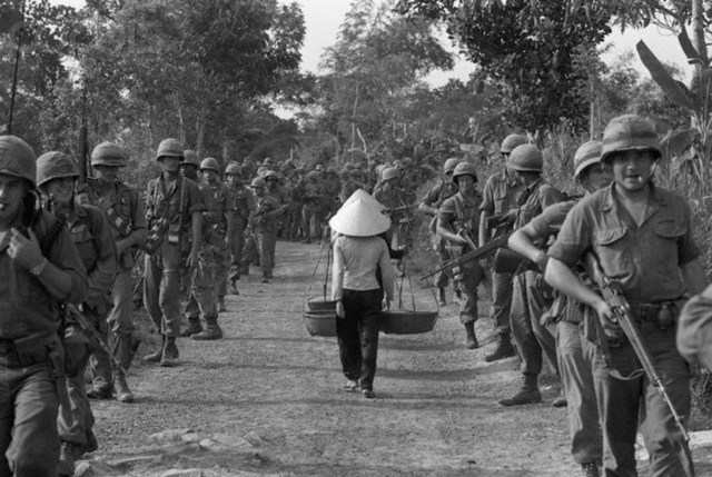 Photographies de la Guerre du Viêtnam : Henri Huet (1927-1971) – La ...