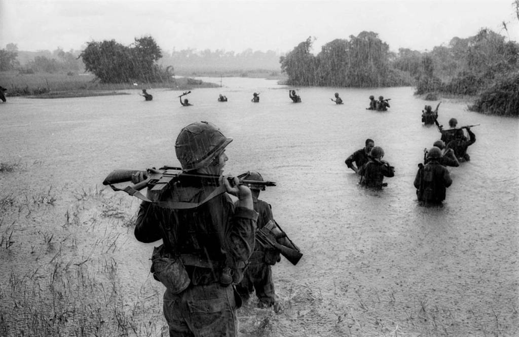 Photographies de la Guerre du Viêtnam : Henri Huet (1927-1971) – La ...